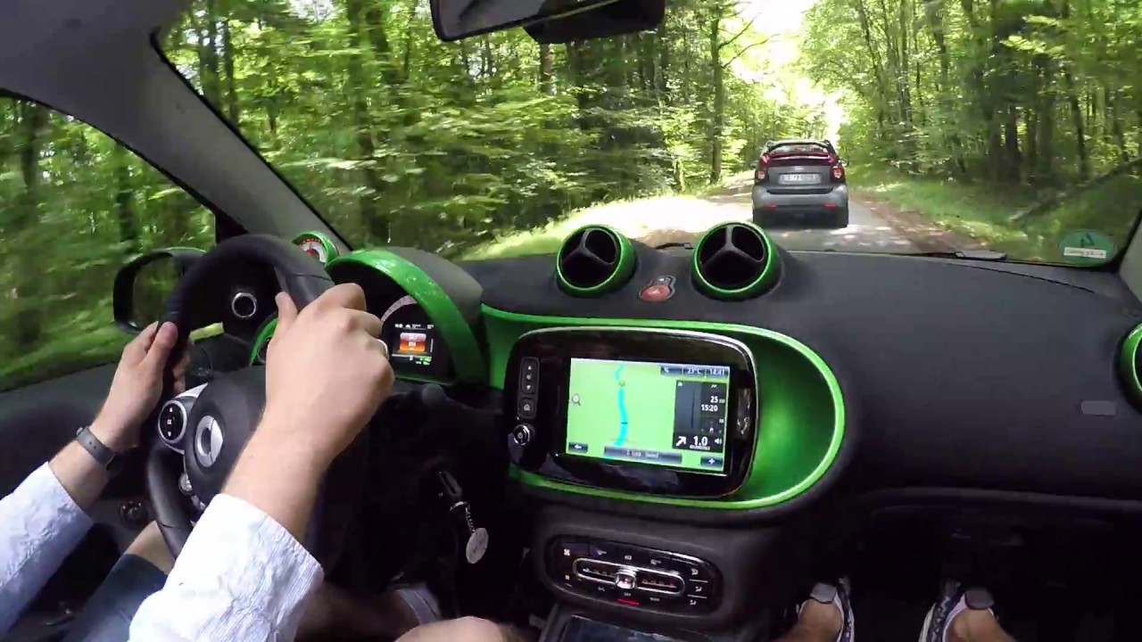 Two Smart ForTwo Electric RACING in Switzerland! | 車【 動画まとめ